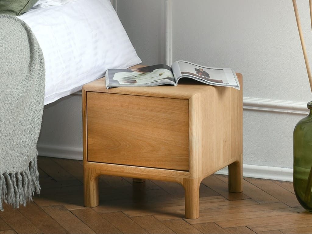Chevet Léo en chêne massif haut de gamme, meuble pour la chambre. Lotuséa